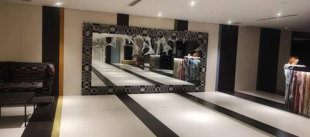 Aveline Suites 1br-skyscraperacqua-makati-gym-pool - Metro Manila