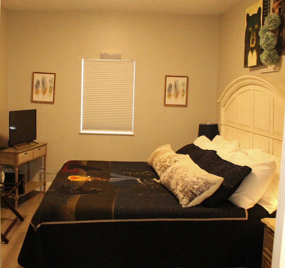 Above It All - Cozy Comfy, Balcony W/wooded Mtn View 1br/1ba 3 Min. To Town! - Tennessee
