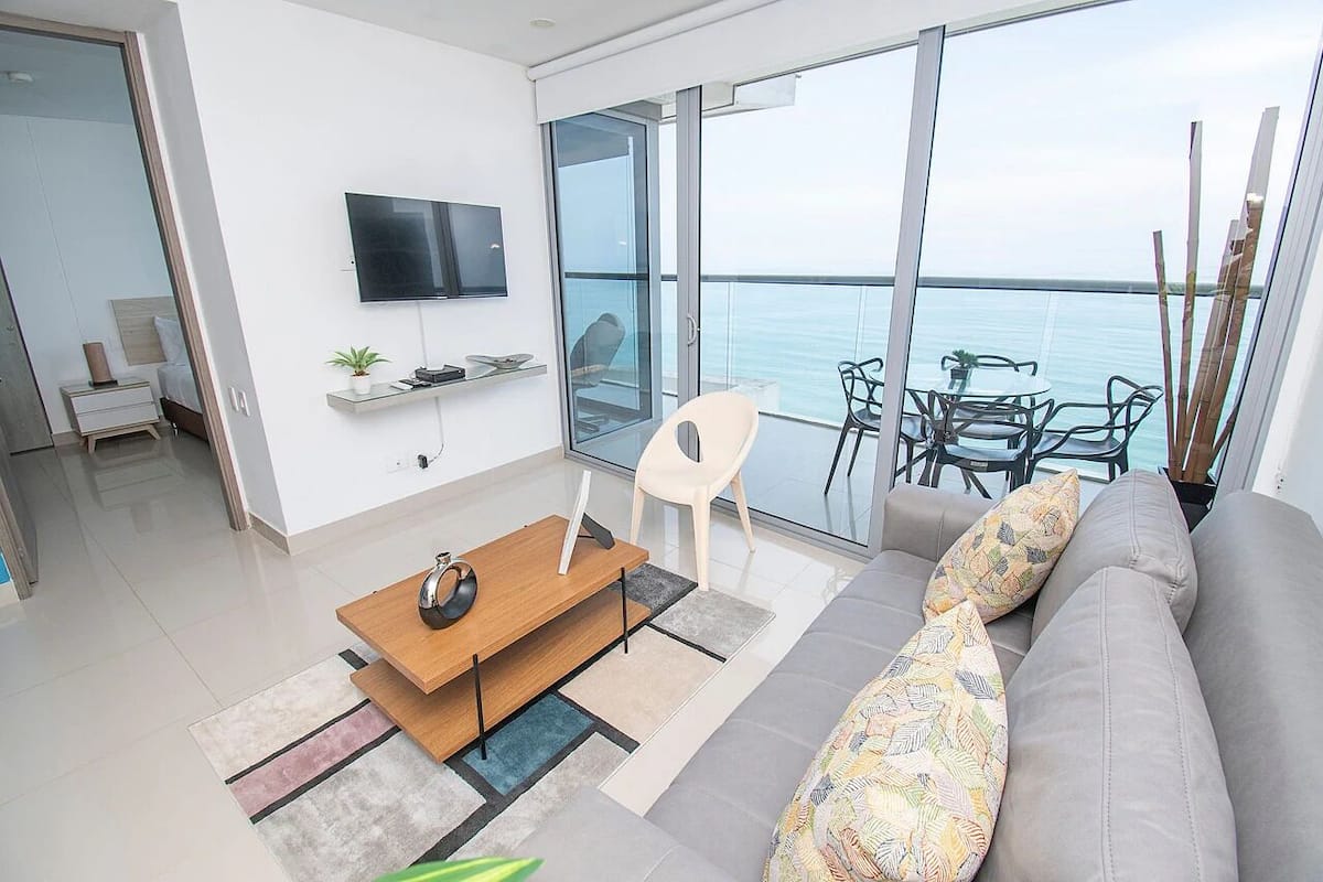 Apartamento básico | Área de estar | TV LCD