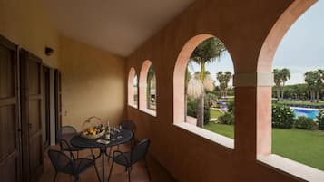 Apartamento, 2 quartos, para fumantes, varanda | Opções para refeição ao ar livre