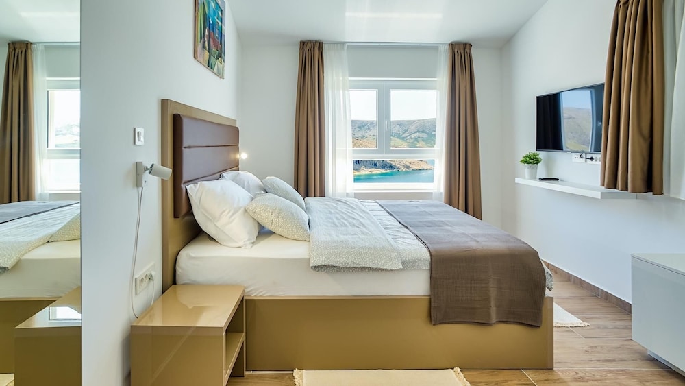 Villa Midina Mit Pool - Karlobag