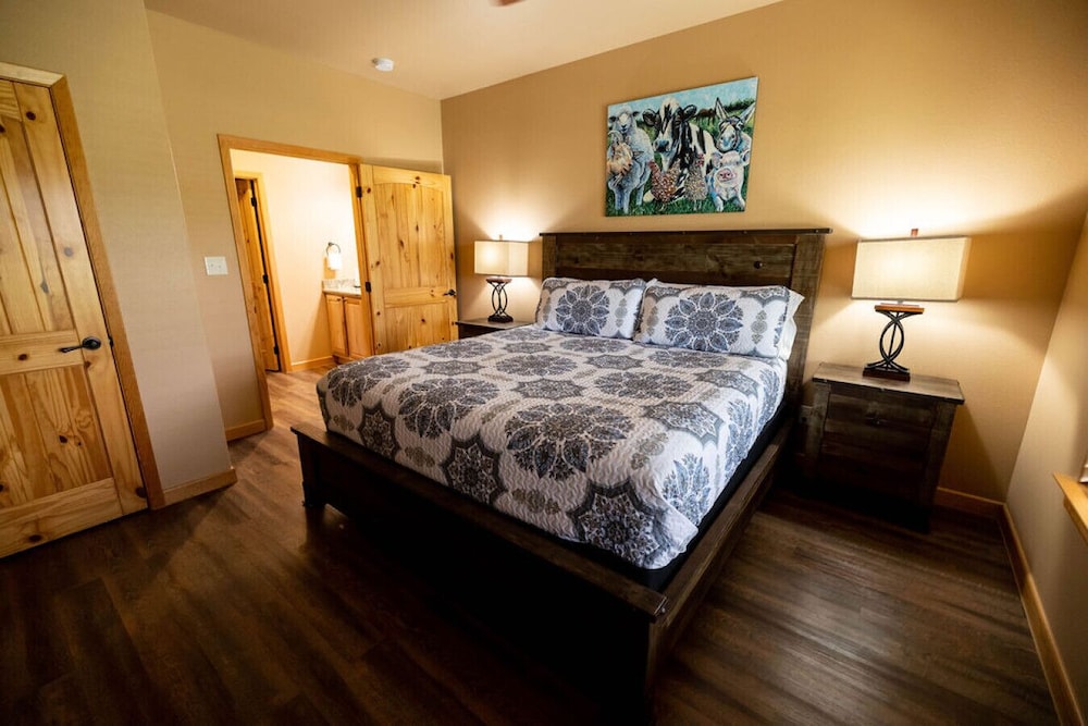 Luxury Condo Hidden Gem Of Gruene Resort- A10 - New Braunfels, TX