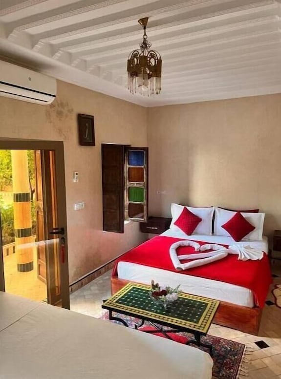 Red Room Room In Marrakesh, Morocco - 모로코