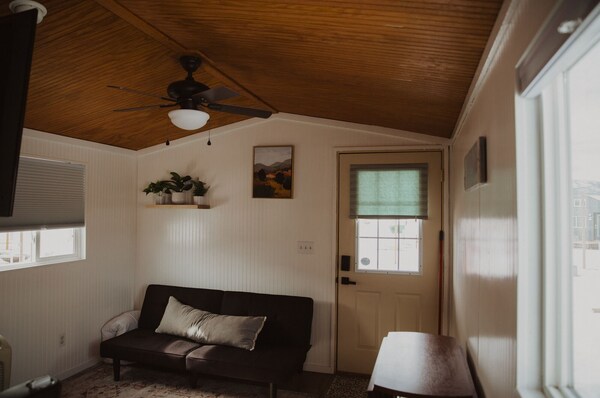Tiny Home With One Queen Bed And A Futon Couch. Sleeps: 3 - Colorado