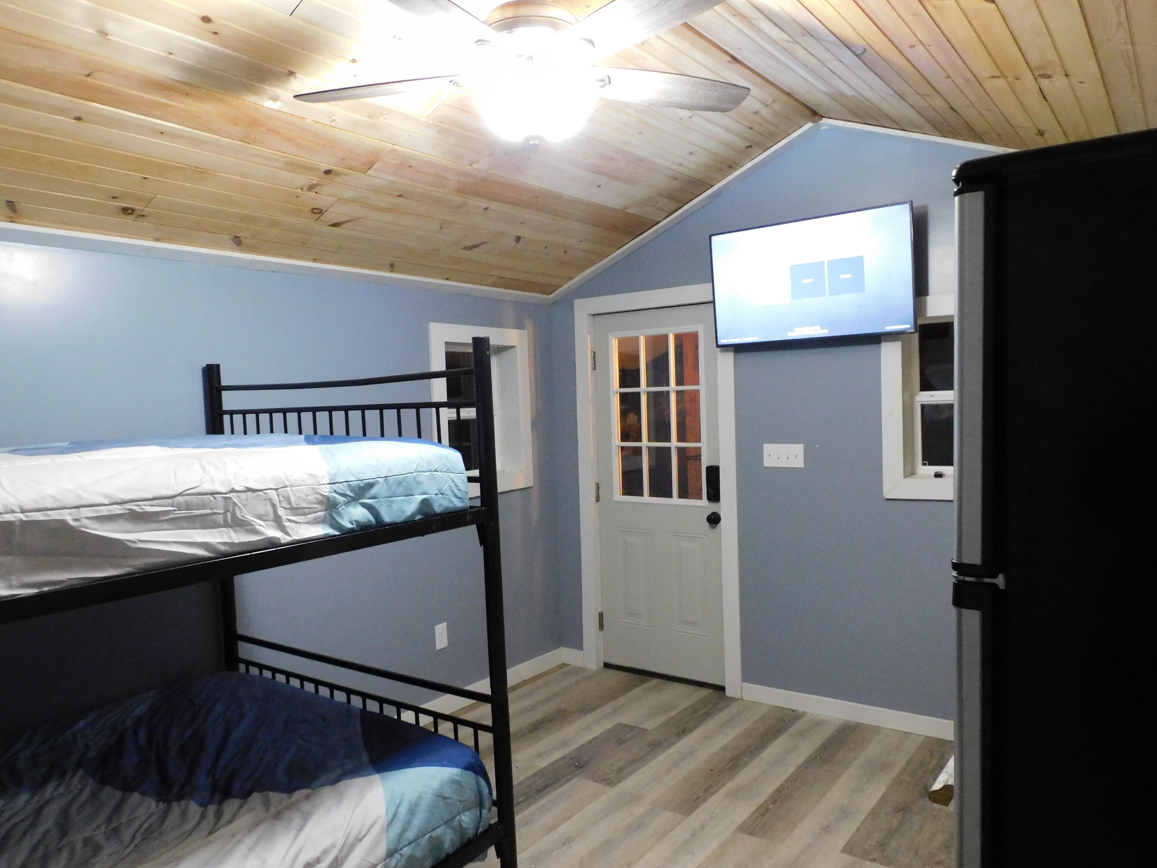 Cozy Floating Home, On Norris Lake - New Tazewell, TN