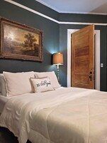 Quarto clássico, 1 cama Queen, vista para o jardim | Individualmente decorados, individualmente mobiliados, cortinas blackout