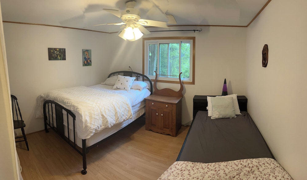 Cozy, quiet cottage 5min walk to beach with all home amenities - Point ...
