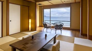 Quarto quádruplo básico, vista para o oceano | Wi-Fi de cortesia