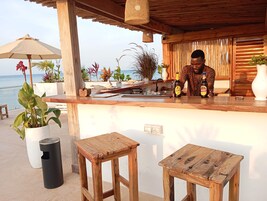 Bar à beira da piscina