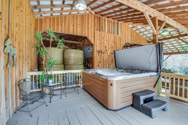 Clarkesville 'Rustic Hideaway' On 38-acre Farm! - Lake Tugalo, SC