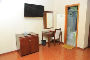 Cofre com capacidade para portátil, com mobília individualizada 