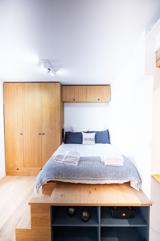 Stunning Views Of Swiss Alps In This Contemporary And Stylish Apartment. - Aigle