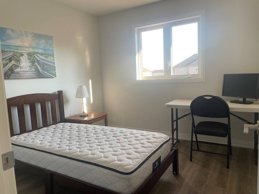 New 4-bedroom Two Story House,10min Niagarafallsca - Niagara Falls