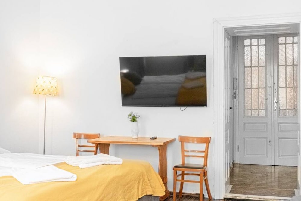 Vivid King Bed Apt.- 12 Min. From The City Center - Viyana