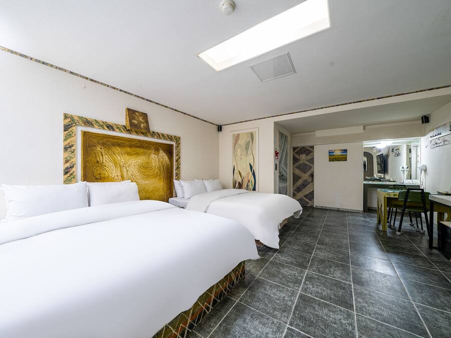 Secretária, secretária adequada para computadores portáteis