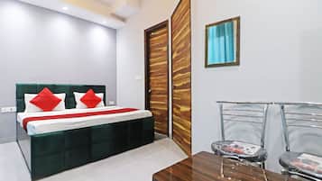Quarto Duplo Deluxe | Roupa de alta qualidade, edredões de penas, minibar grátis, secretária