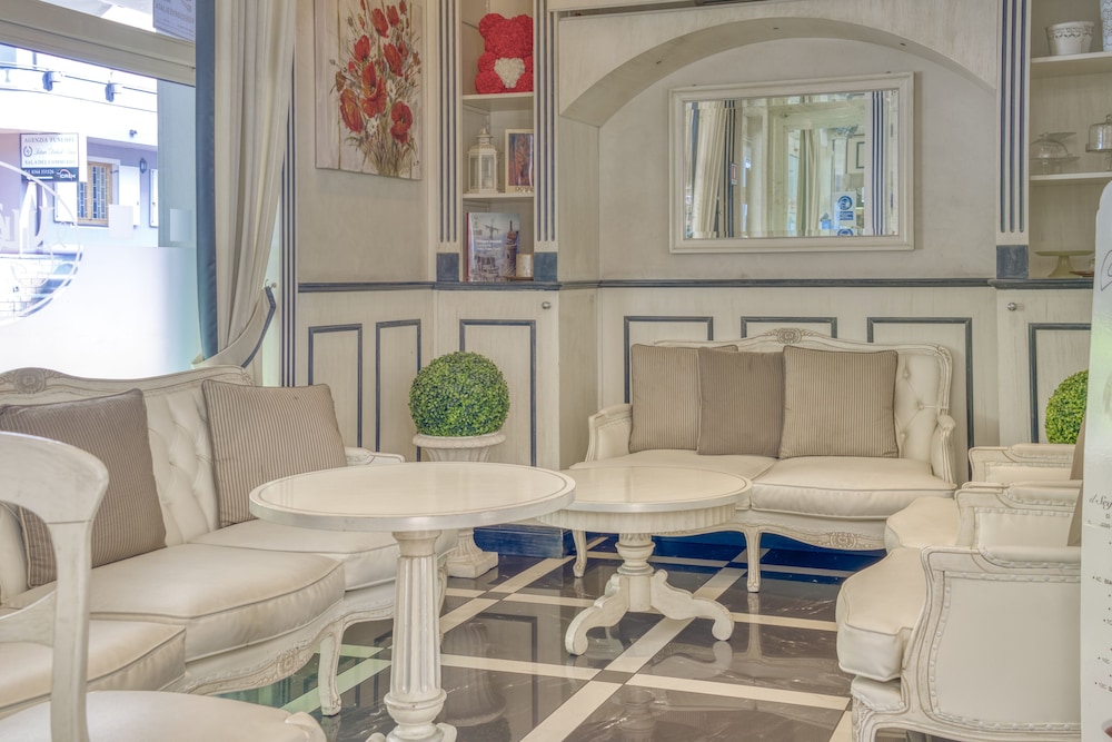 Tulip - Double Room With Balcony In Liberty Villa - Borno