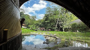 Quarto com design assinado | Terraço/pátio