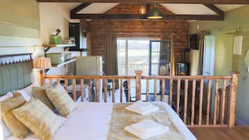 Large Studio Cabin | 1 quarto, roupa hipoalergénica, cofre com capacidade para portátil