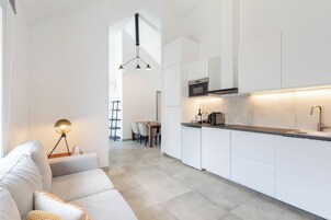 Vila luxo, 2 quartos | Área de estar | TV de tela plana