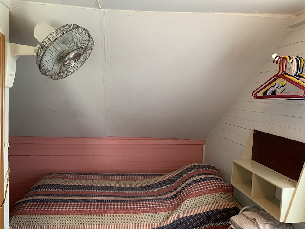 Cute Cottage Only A 10 Min Walk To The Beach. - Biddeford, ME
