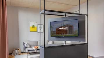 Medium Apartment, 1 Queen Bed, Kitchen (Full Kitchen) | Roupas de cama antialérgicas, cofres nos quartos, escrivaninha