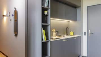 Apartamento superluxo, 1 cama Queen, cozinha (Full Kitchen) | Cozinha americana privada | Micro-ondas, cooktop, lava-louças, chaleira elétrica