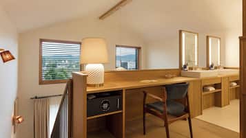 Quarto com design assinado, terraço | Área de estar | TV de tela plana 50 polegadas com canais digitais