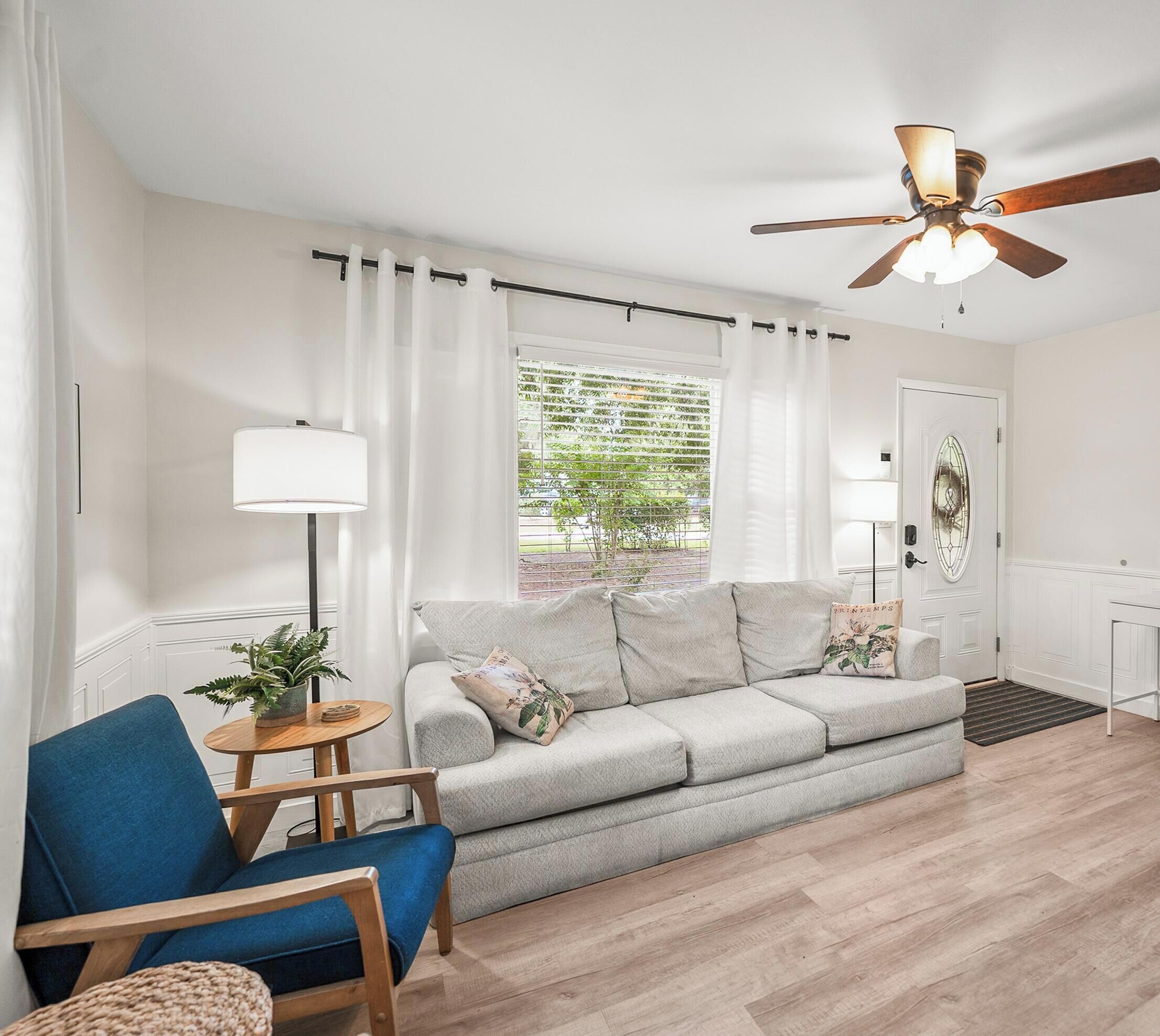 Cozy Cottage, Deck + Yard, Near Downtown & 10 Min To Parris Island - Beaufort, SC