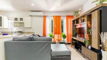 Apartamento | Sala de estar | TV de ecrã plano