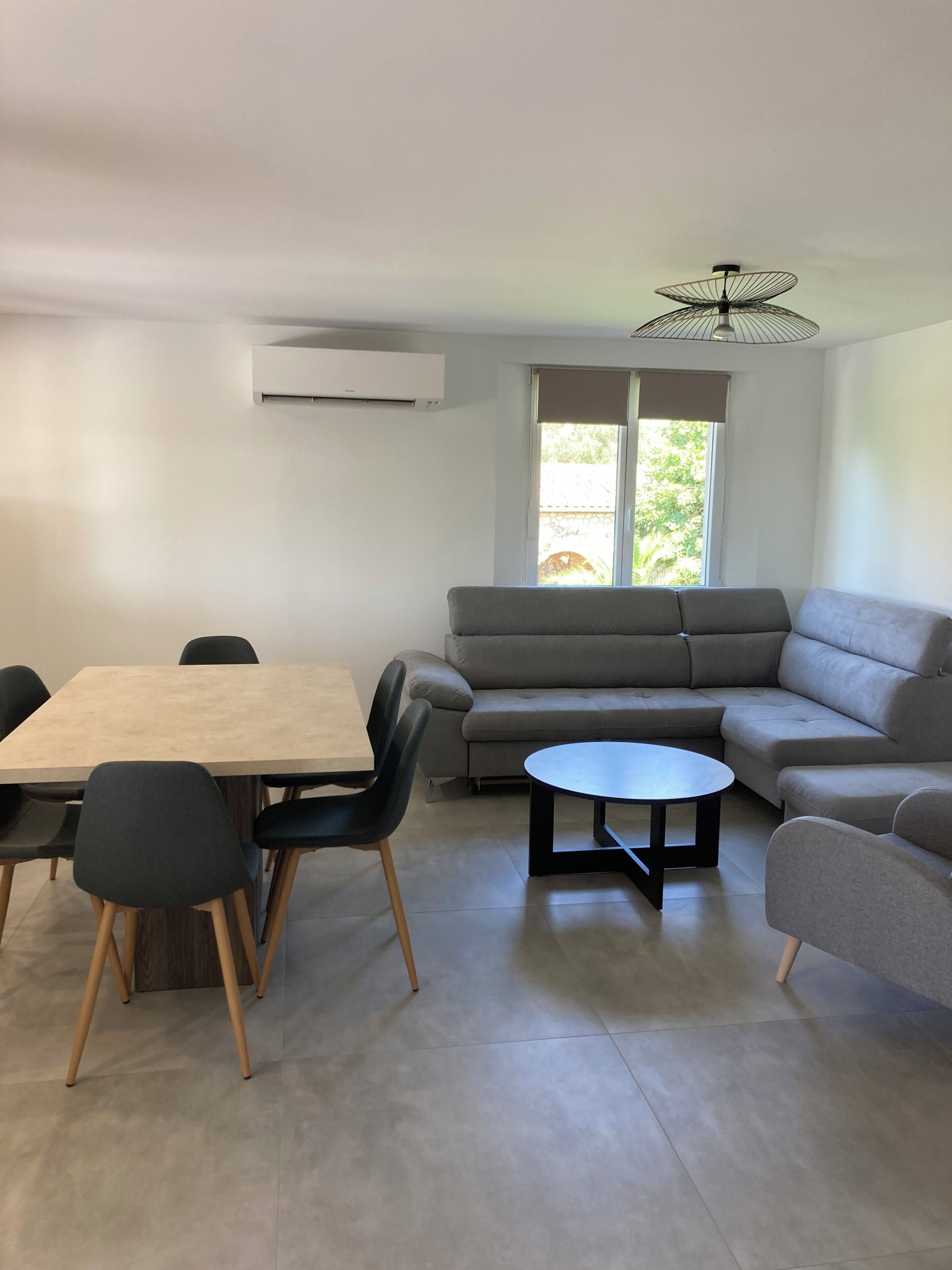 Appartement F3 Spacieux Avec Terrasse Idéal Pour Une Famille Proche Centre Ville - Vence