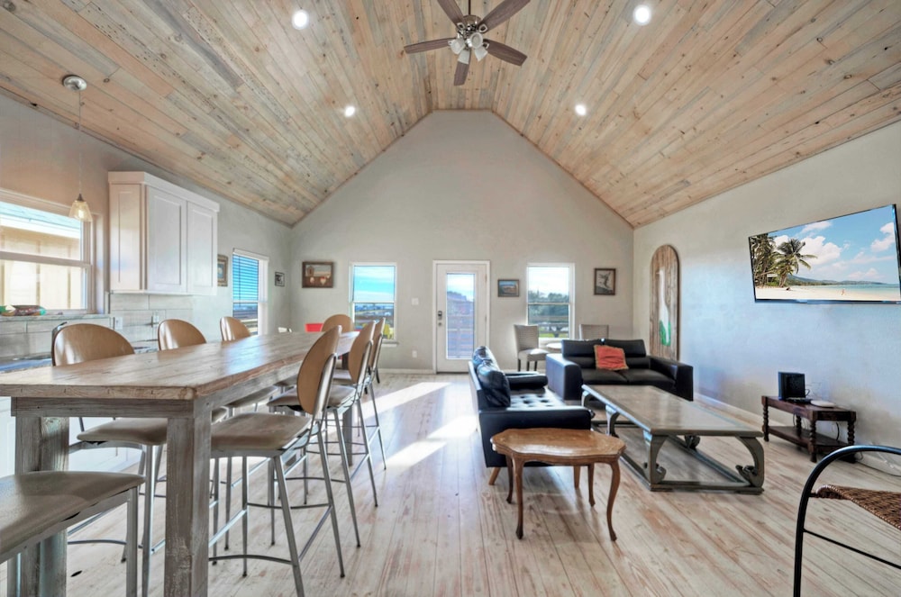 Bay Haven W/ Shared Boat Dock & Waterfront Pool Big Trout By Avantstay - Corpus Christi, TX