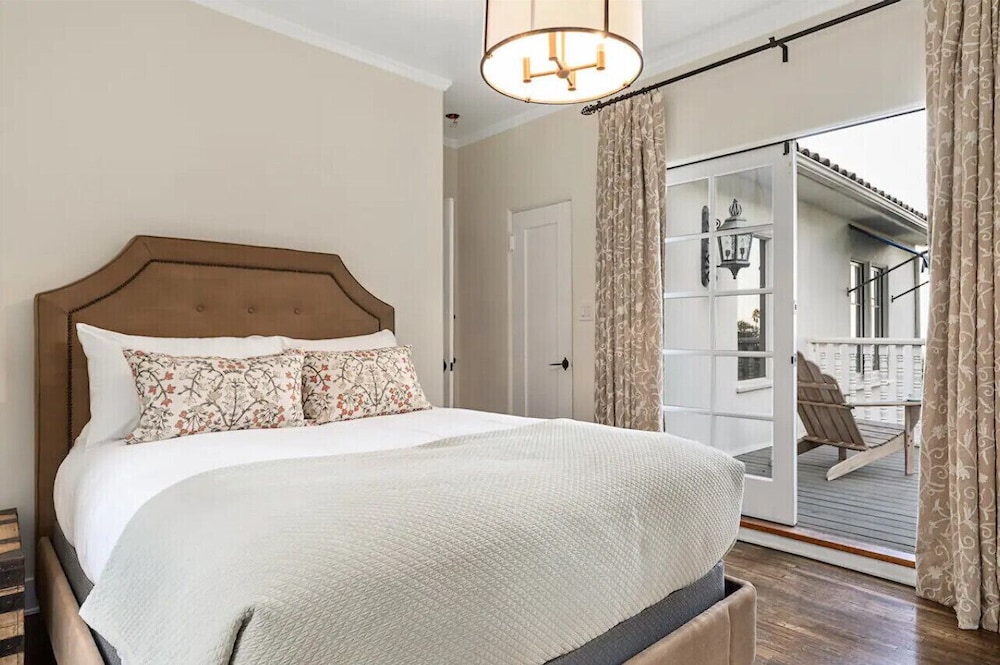 Luxury Hollywood Hills Retreat - Culver City, CA