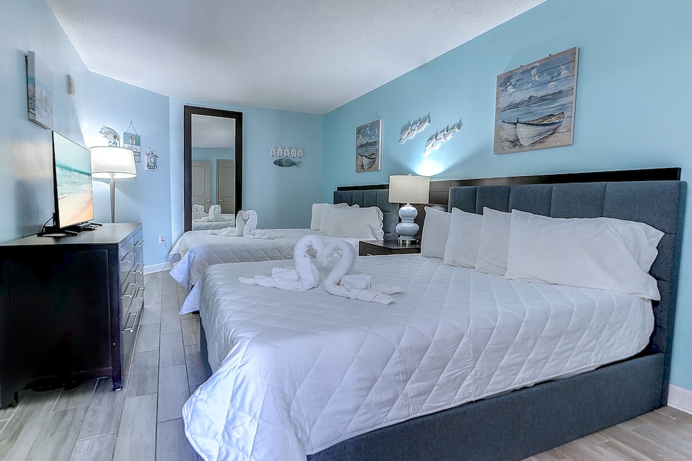 DELUXE Oceans One 4th Floor 1 bed 1 bath w Dishwasher AND Laundry ...