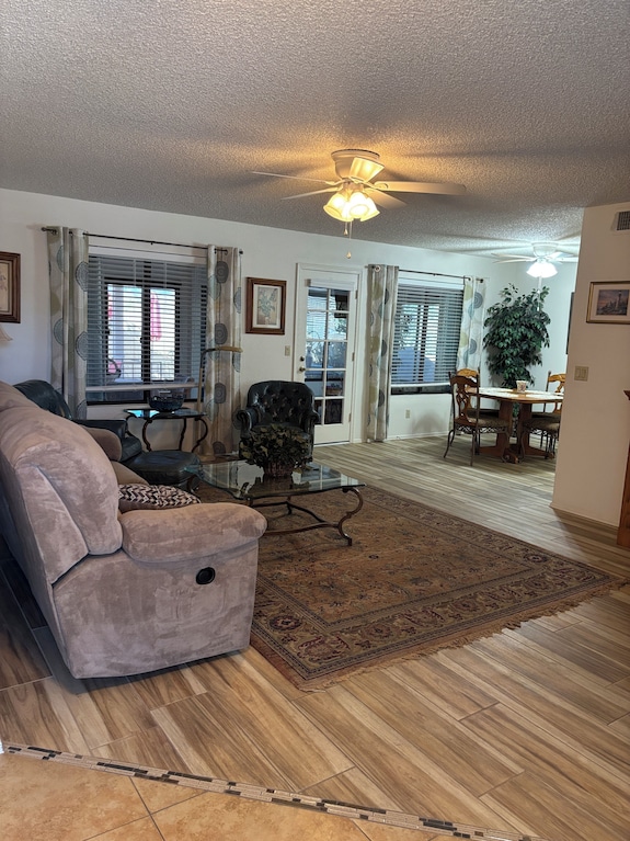 Charming 2-bedroom House In Fountain Of The Sun 55+ Community. Great Amenities! - Mesa, AZ