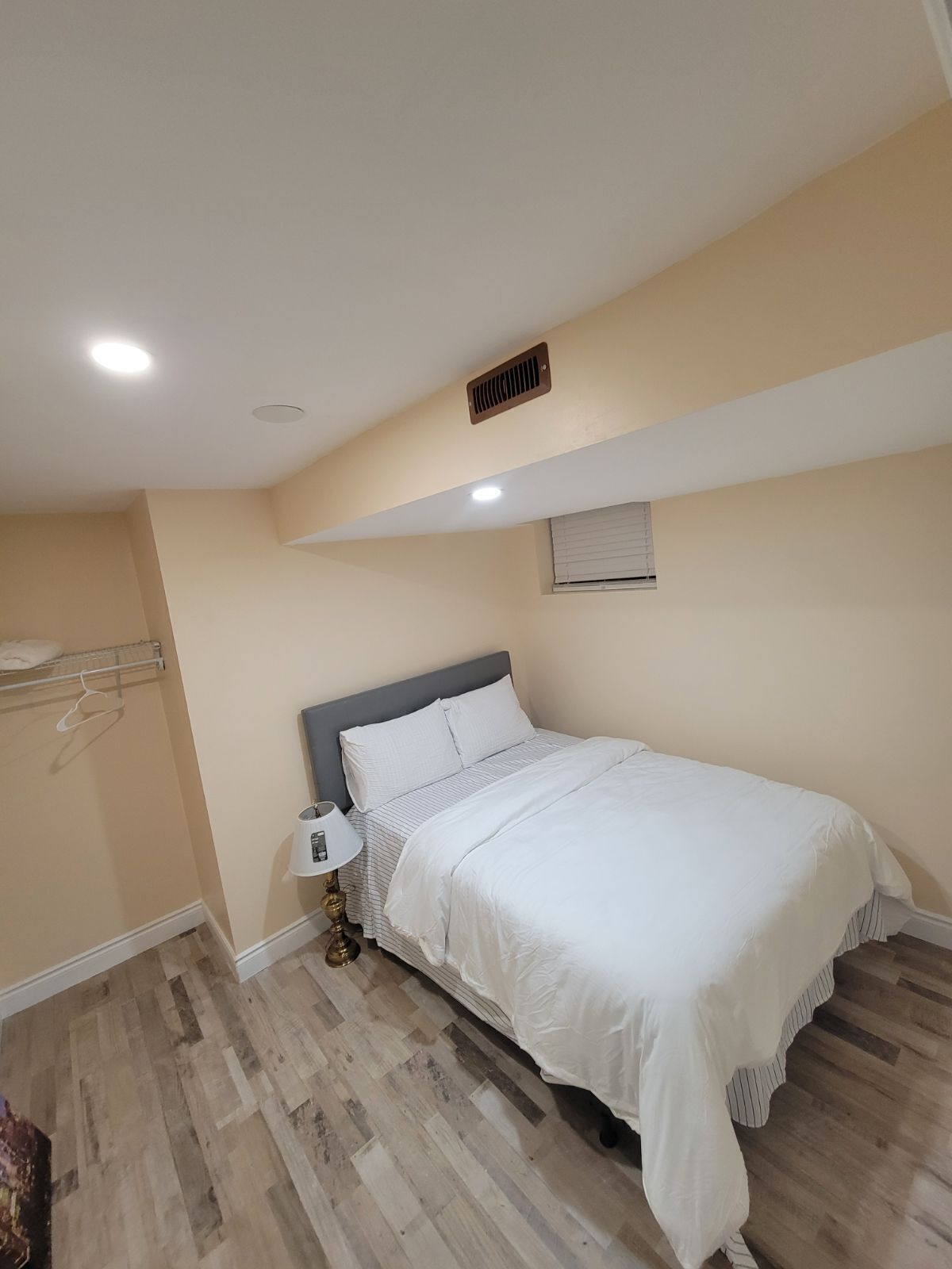 Center Of Barrie City, 5.3km To Barrie Lake And 5minutes To 400.2 Guest Allowed - Barrie