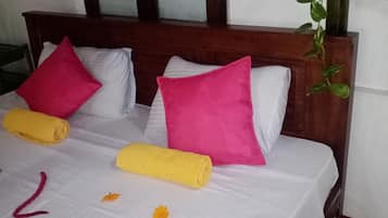 Quarto Duplo Standard, 1 quarto, não fumadores, vista para a praia | Com mobília individualizada, secretária