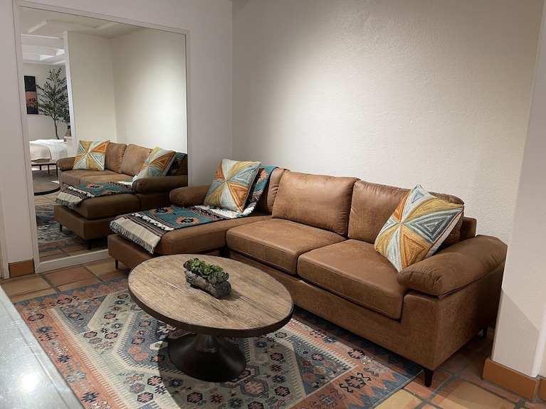 10 Minutes To Joshua Tree! Family Sized Home With Large Fenced In Backyard. - Yucca Valley, CA