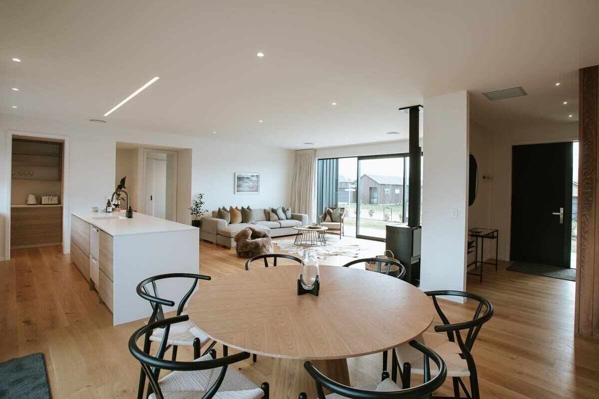 Obelisk Dream With Spa - Wanaka