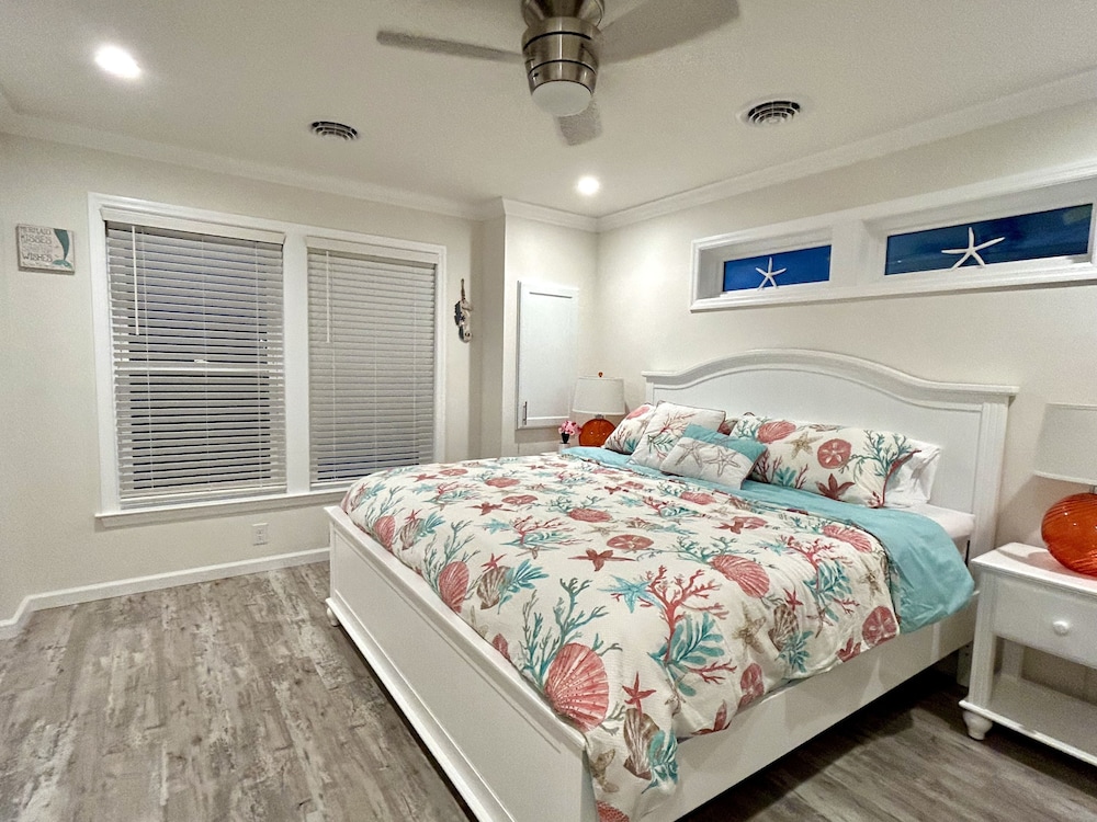 Spacious~dog Friendly~partial River View~heated Pool~bbq Grill~gym~laundry Too! - Jensen Beach, FL