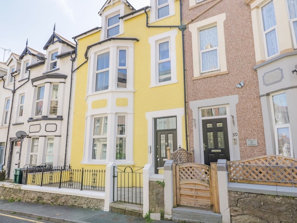 Uptown - Manhattan House - Llandudno