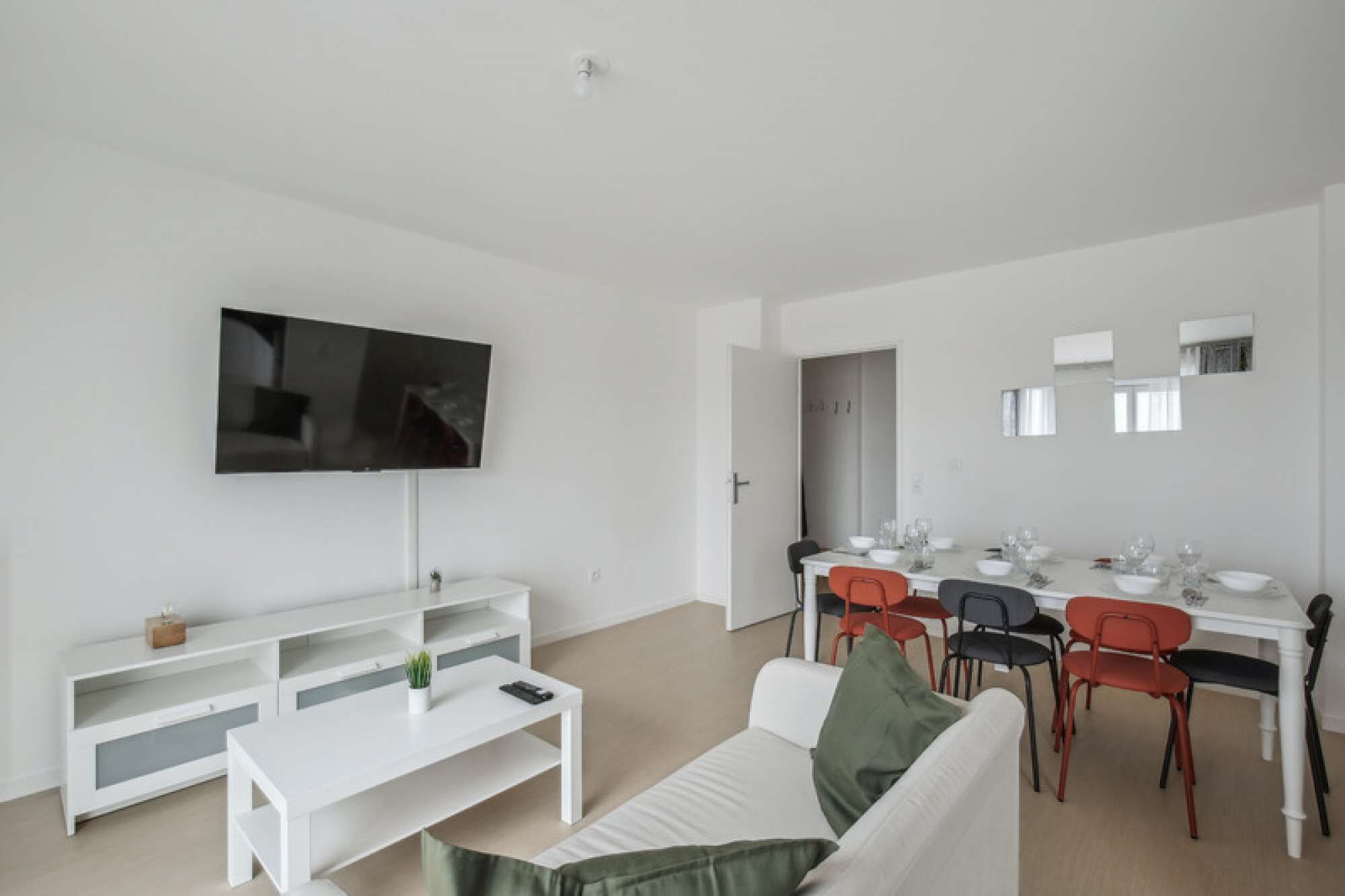 Chic And Spacious Apart With Parking - Cergy