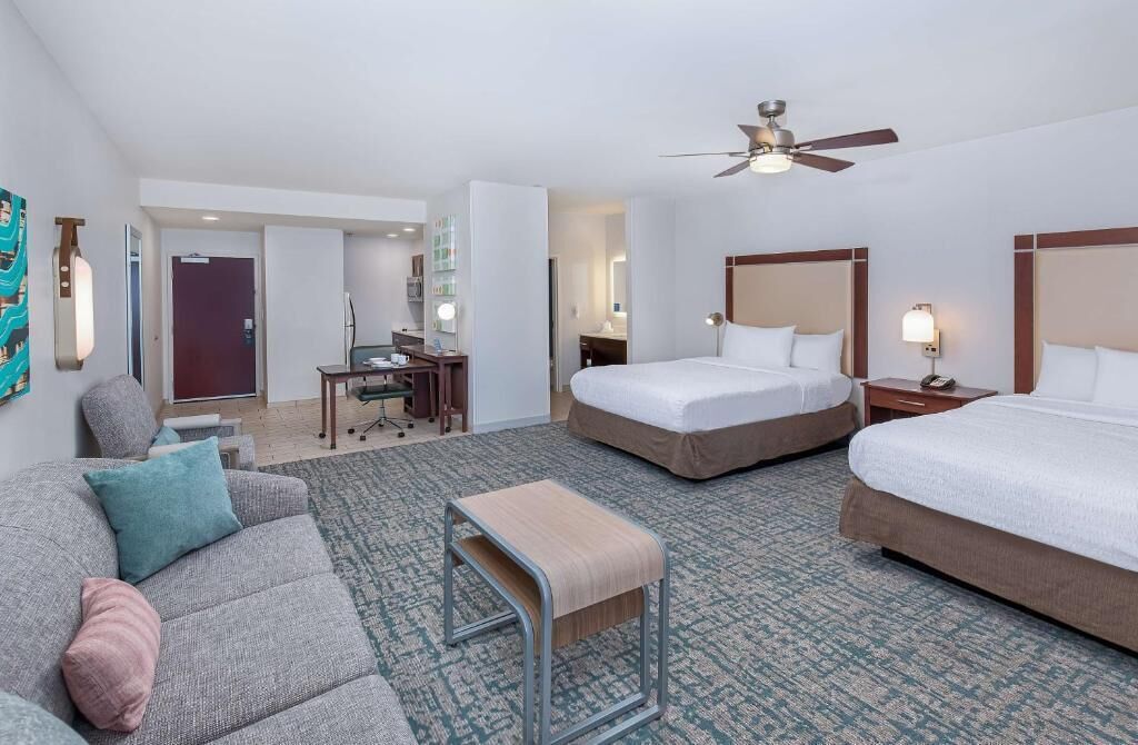 2 Family-friendly Suites In Dunwoody: Free Breakfast & Pool Access - Sandy Springs, GA