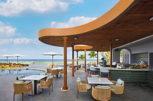 Bar junto à piscina