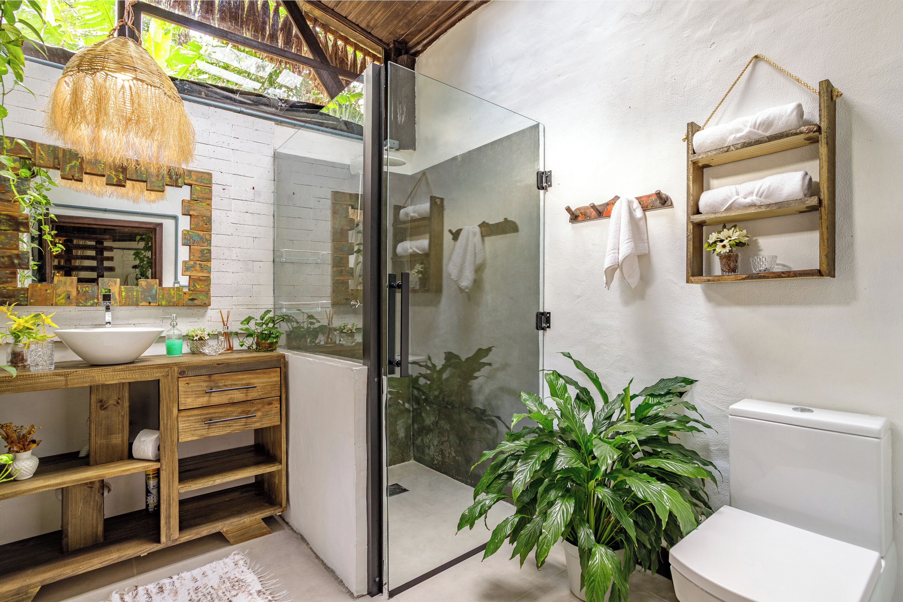 Cabana de Madeira Superior | Casa de banho | Uma banheira, uma banheira de hidromassagem, um secador de cabelo 