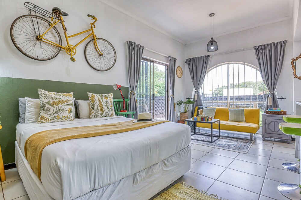 Chic Midtown Studio-1 Bed-solar-pool-fibre-samrand - Centurion | Vrbo