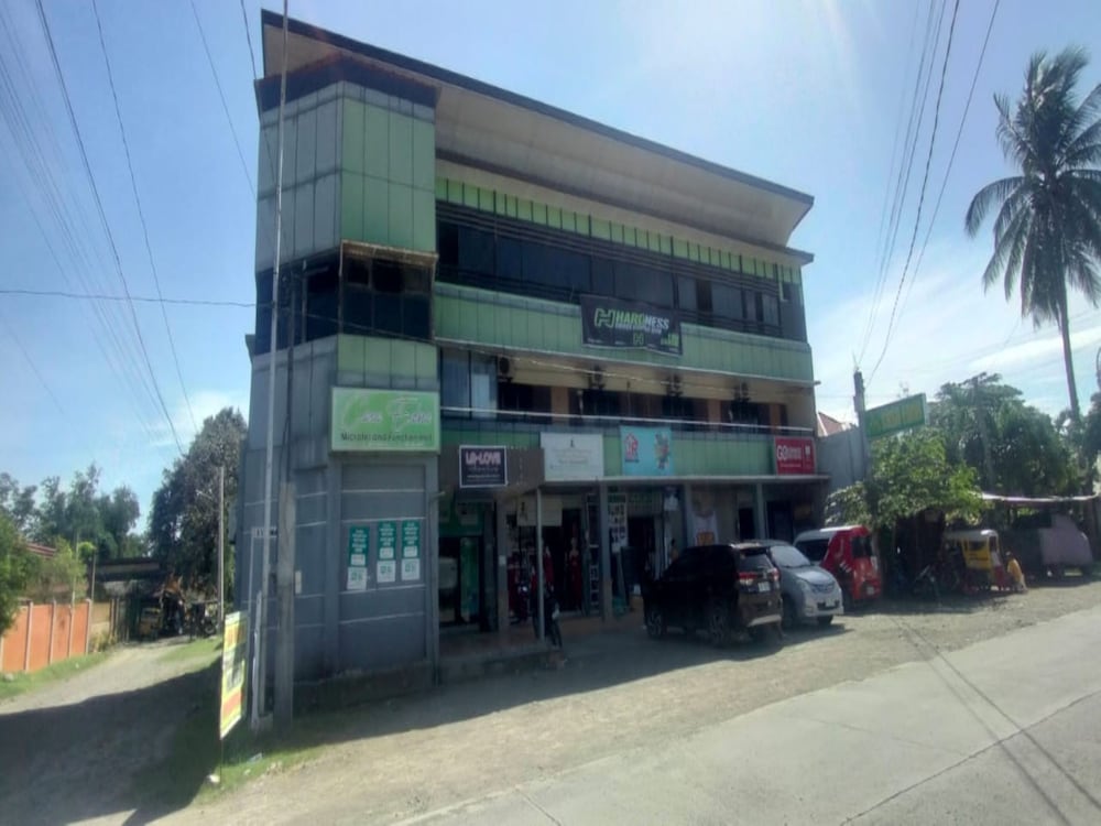 Oyo 1062 Casa Edna Microtel And Function - Digos City