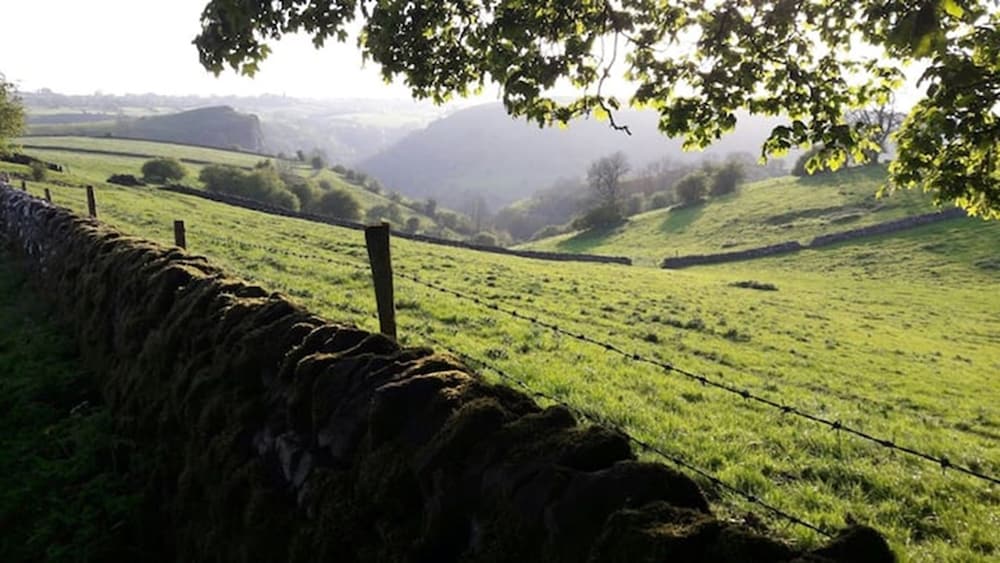 Hallows Cottage - Sleeps 4 Guests In 2 Bedrooms - Alstonefield