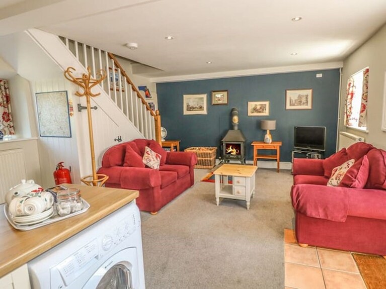 Hallows Cottage - Sleeps 4 Guests In 2 Bedrooms - West Midlands