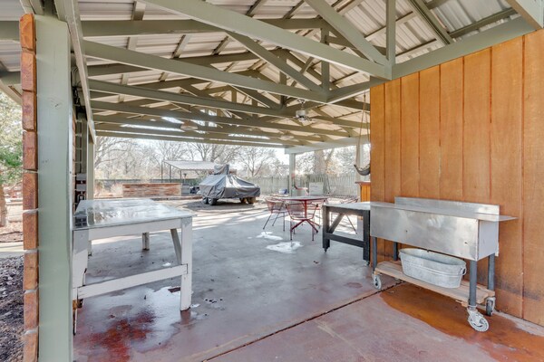 2 Mi To Ua: Central Fayetteville Home W/ Patios - Fayetteville, AR